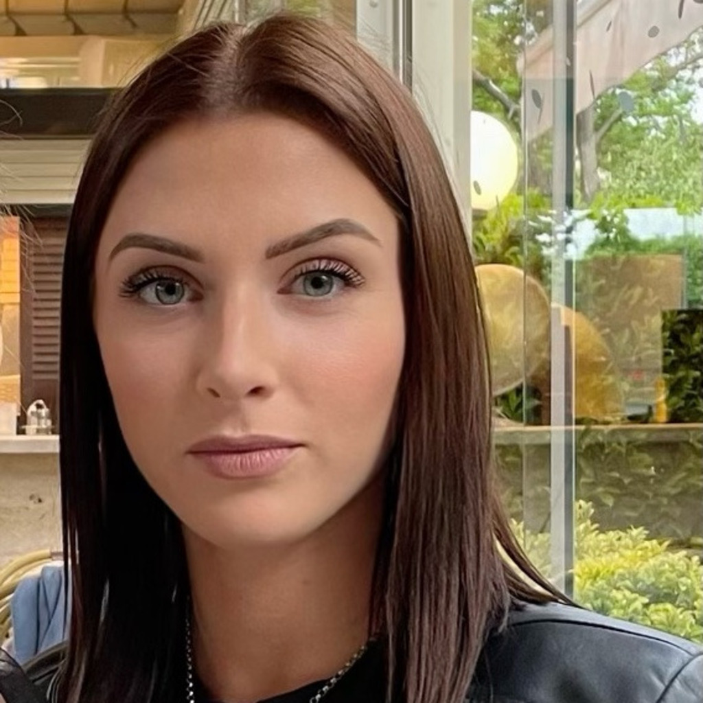 Fruzsina Marcsa - AMG Mercedes Motorhome Formula 1 - Do&Co ...