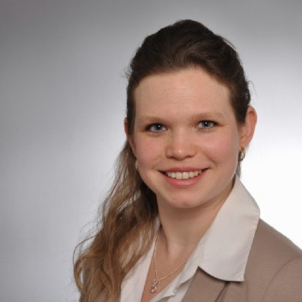 Julia Fierro: Ausbildung und Berufserfahrung | XING