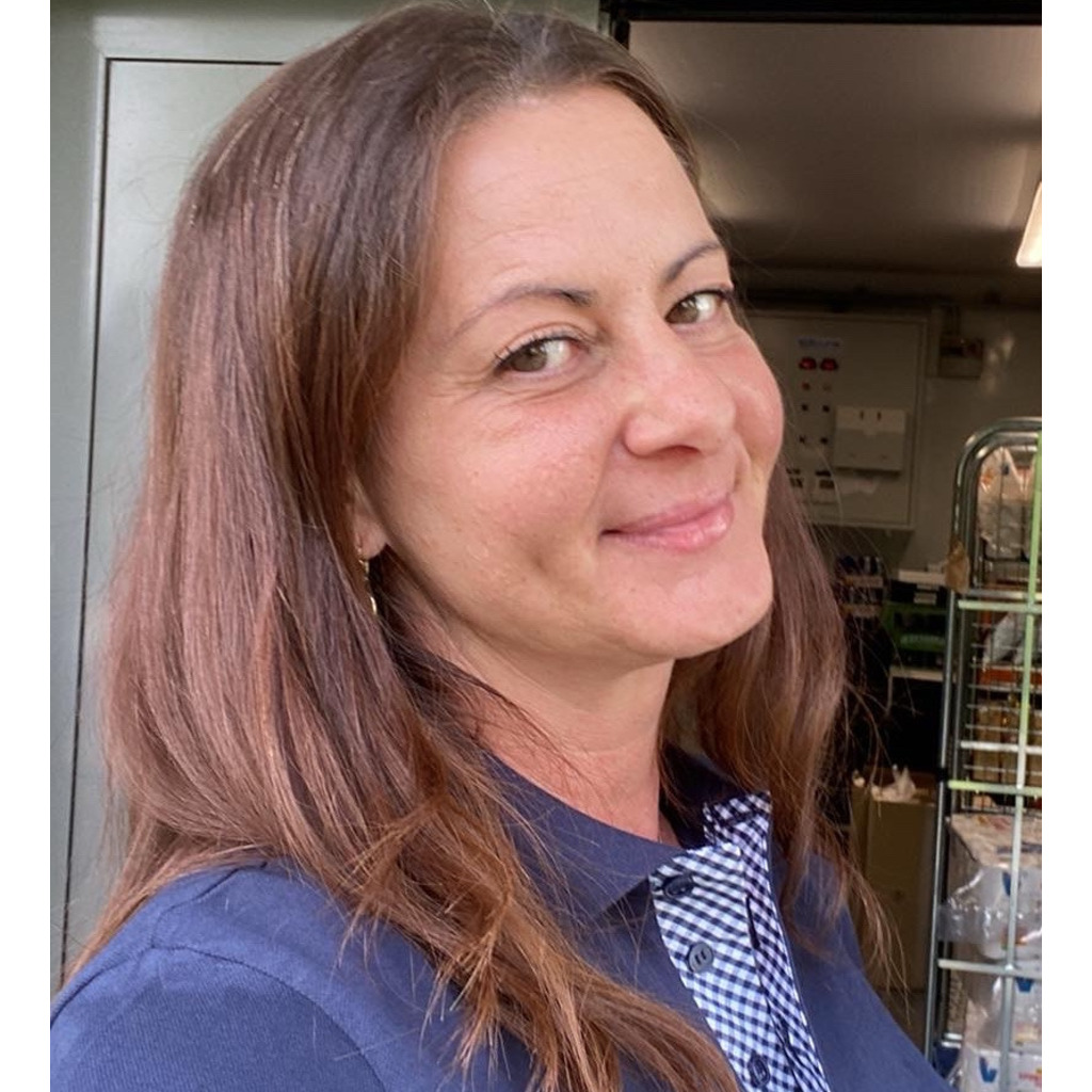 Marta Papincsak - Nageldesignerin Fusspflegerin,Verkäuferin - Volg ...