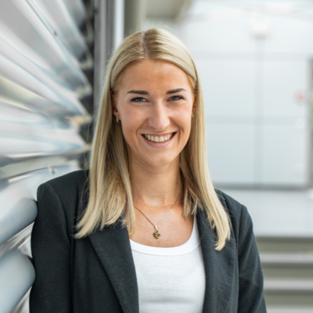 Verena Bentkowski - Recruiting Partner - ecm partners | XING