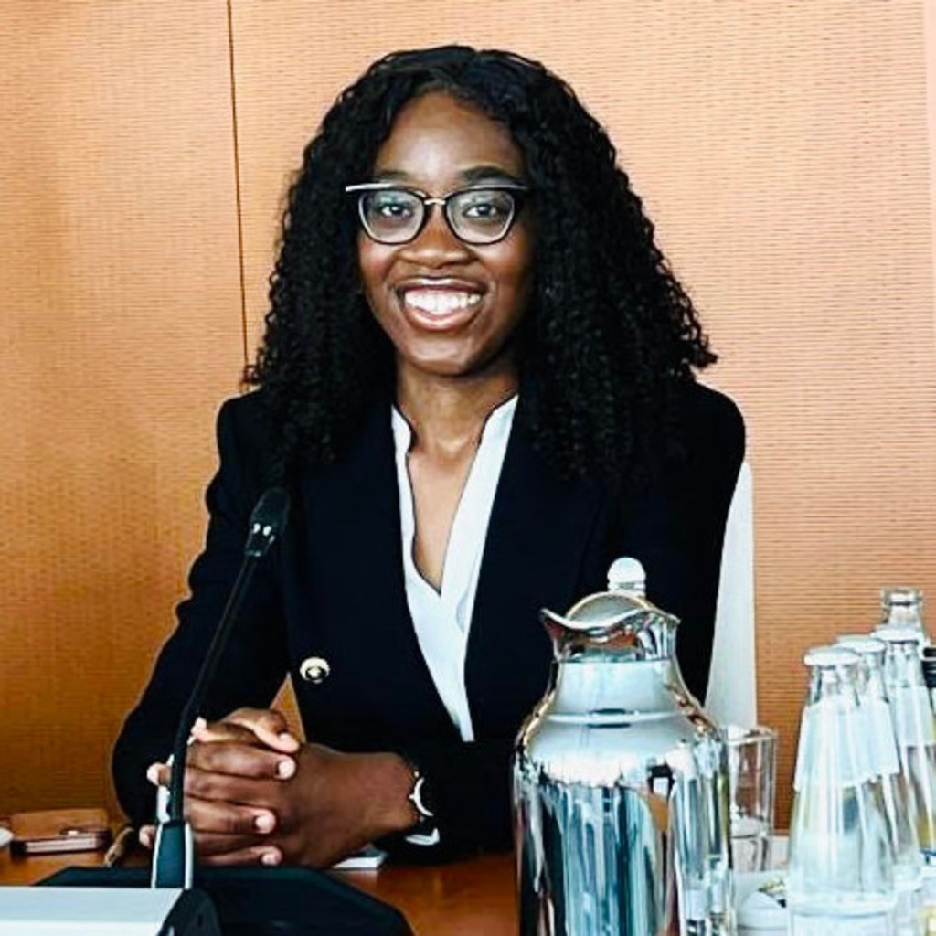 Alix Goldra Tchaya Pawouang - Sozialarbeiterin - Erste Aufnahme ...