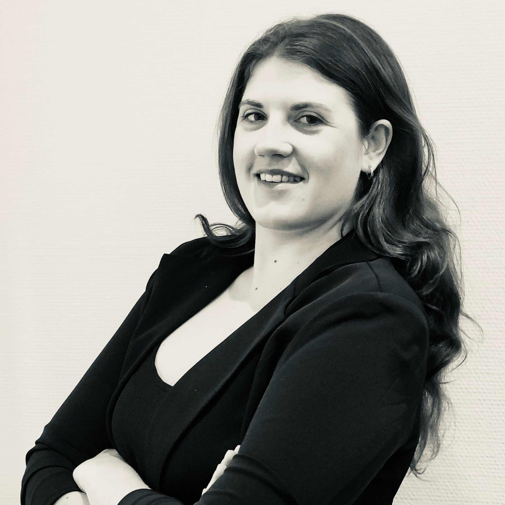 Laura Merz - Assistence of Director Process & Project Management ...