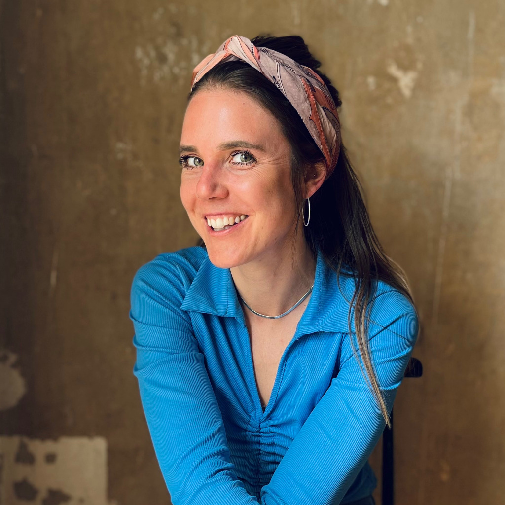 Julia Schmid - Nebenberuflich, Chef de rang (Studium) - Witwenball ...