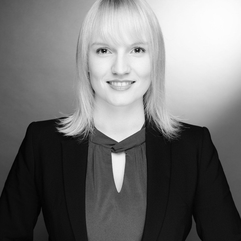 Sarah Münch - Verwalterin für einen Immobilienfond - Core Immobilien ...