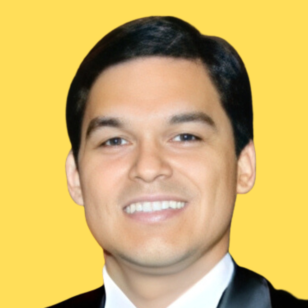 Enzo Medina Vásquez - Gerente de Servicio al Estudiante - Cibertec | XING