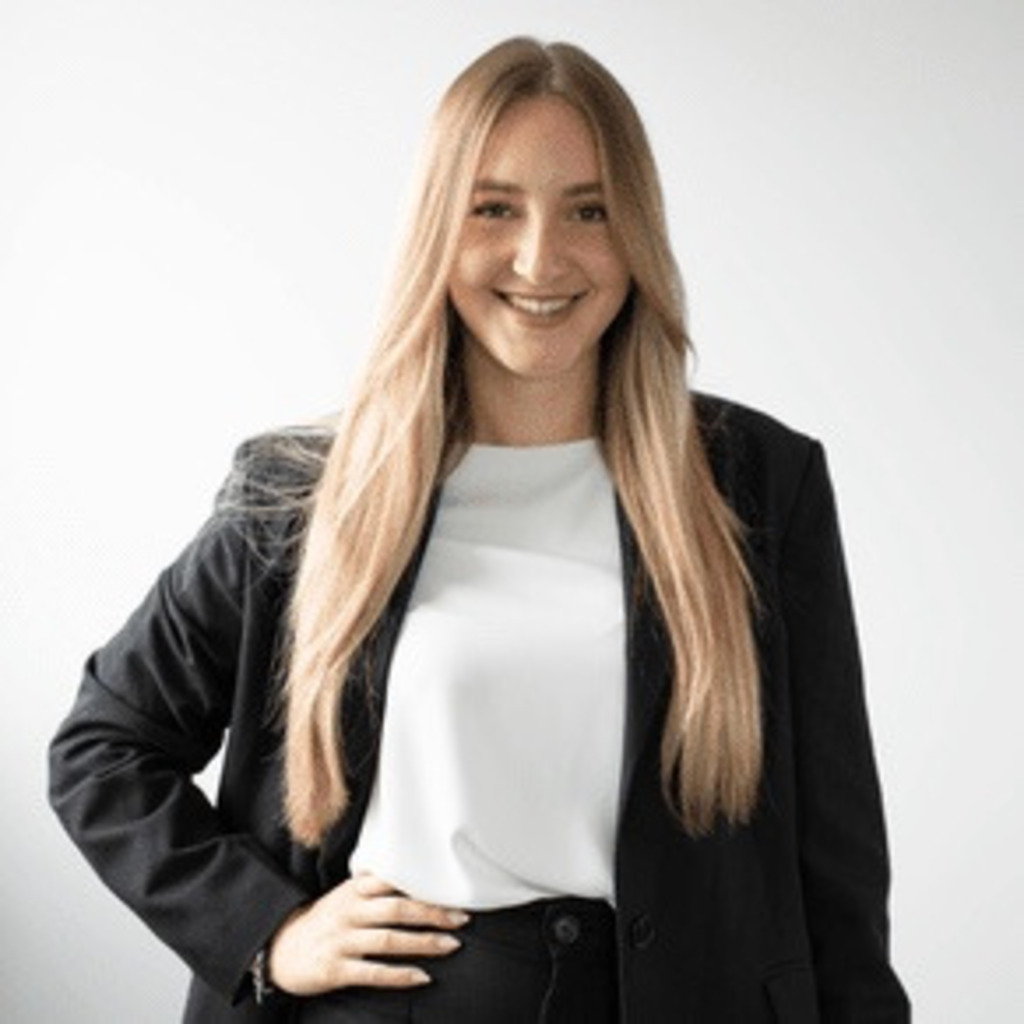 Karolina Tränkl - Projektassistentin Recruiting - robert obermeyer ...