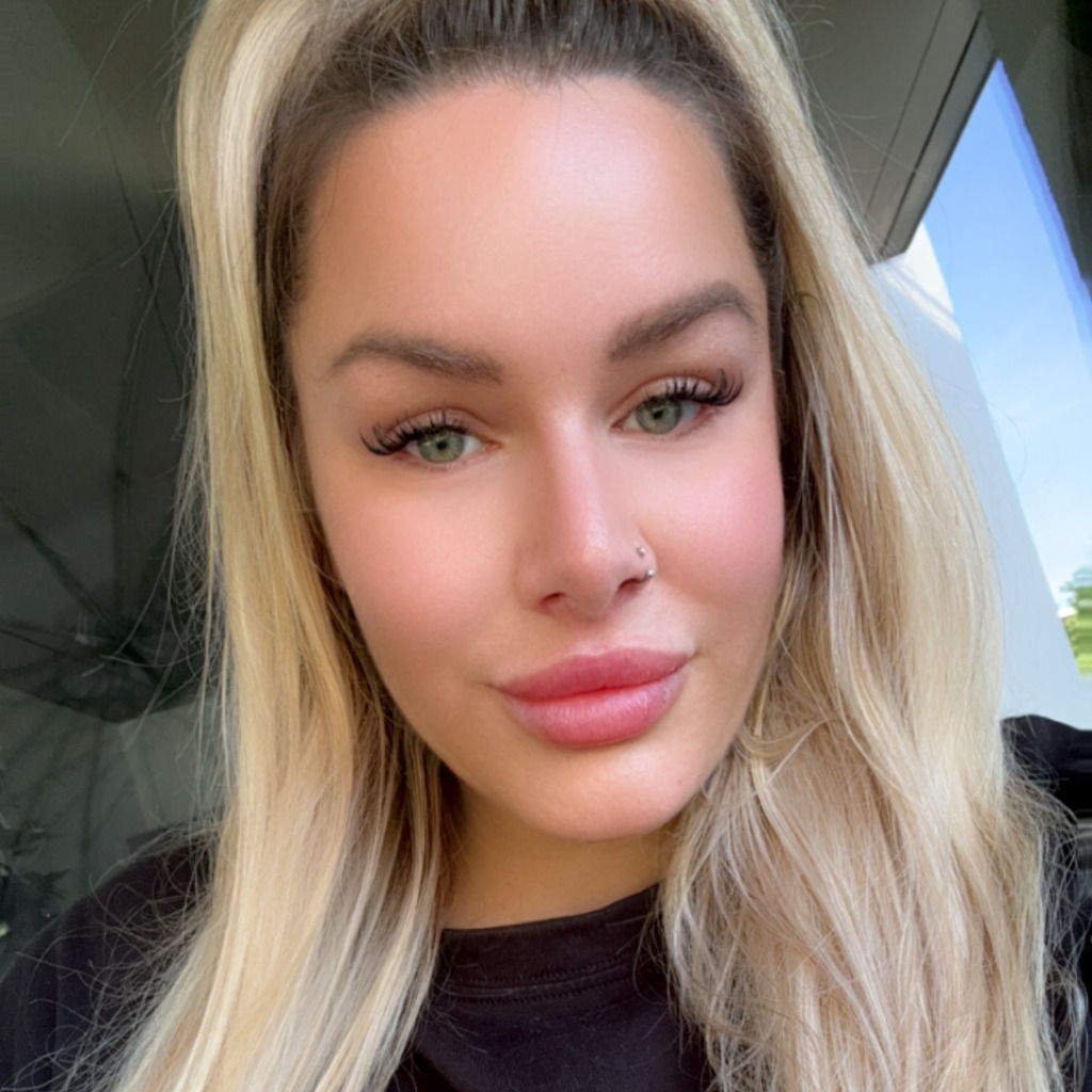 Laura Re - Jr. Finance Manager - Dinex Deutschland GmbH | XING