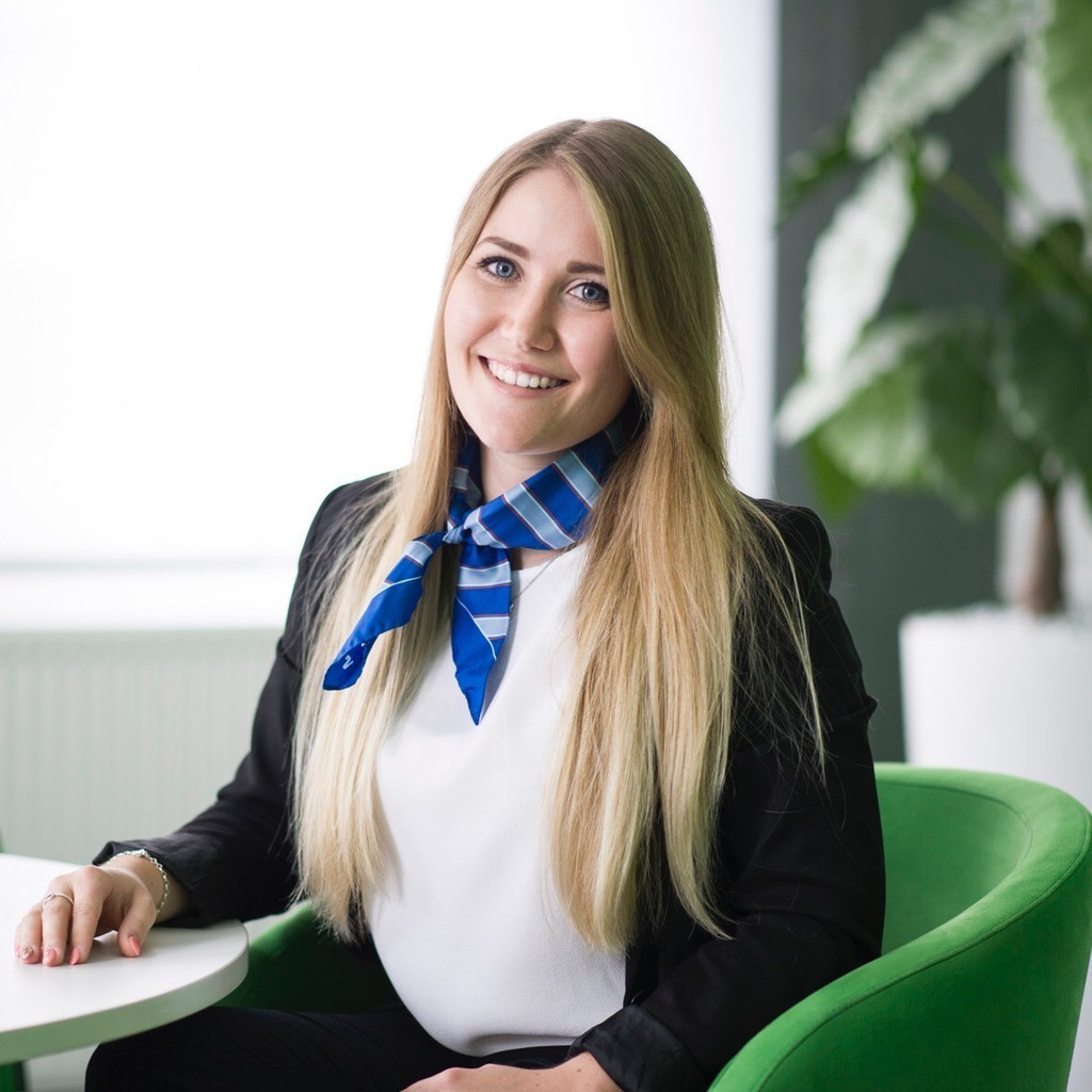 Nina Kirschner - Treasury-Managerin - VR-Bank Mitte eG | XING