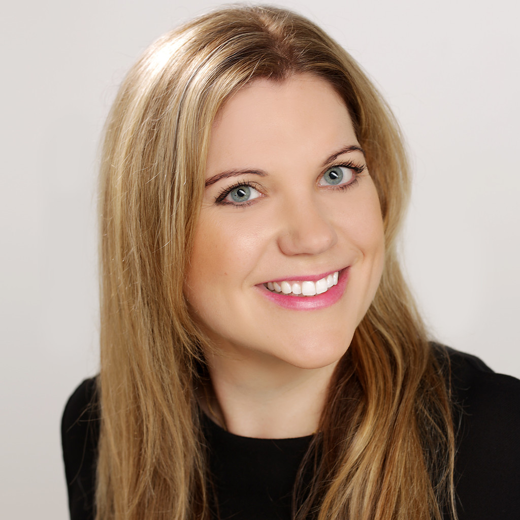 Stefanie Fuchs - Produktmanagerin Digital - CINEWEB GmbH | XING