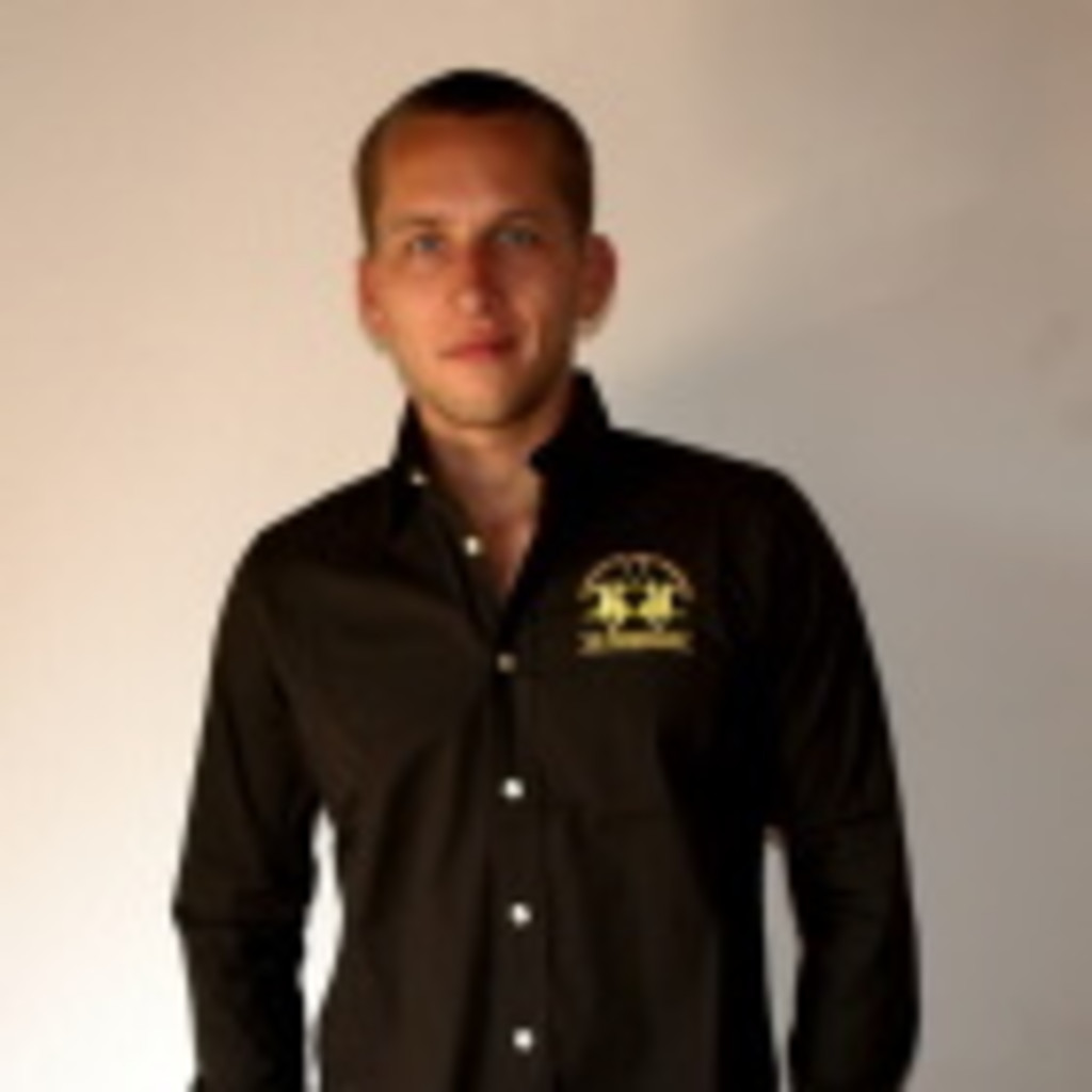 Alexander Russ - Chef de Service - b2-Penthouse | XING