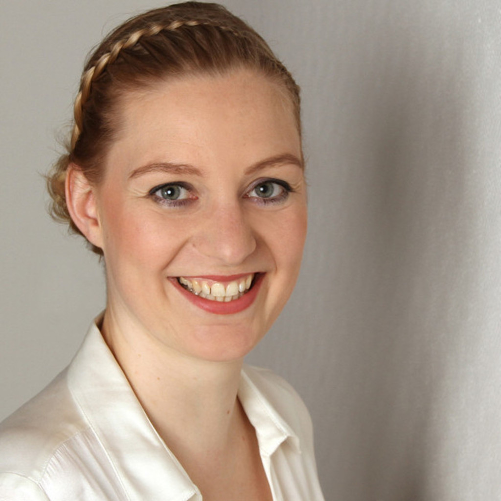 Dr. Sarah Stueber - Geschäftsführerin - Kindermitte | XING