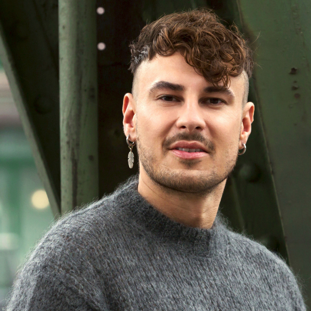 Sebastian Simon - Stylist, Designer, Creative Consultant - Highwaychild ...