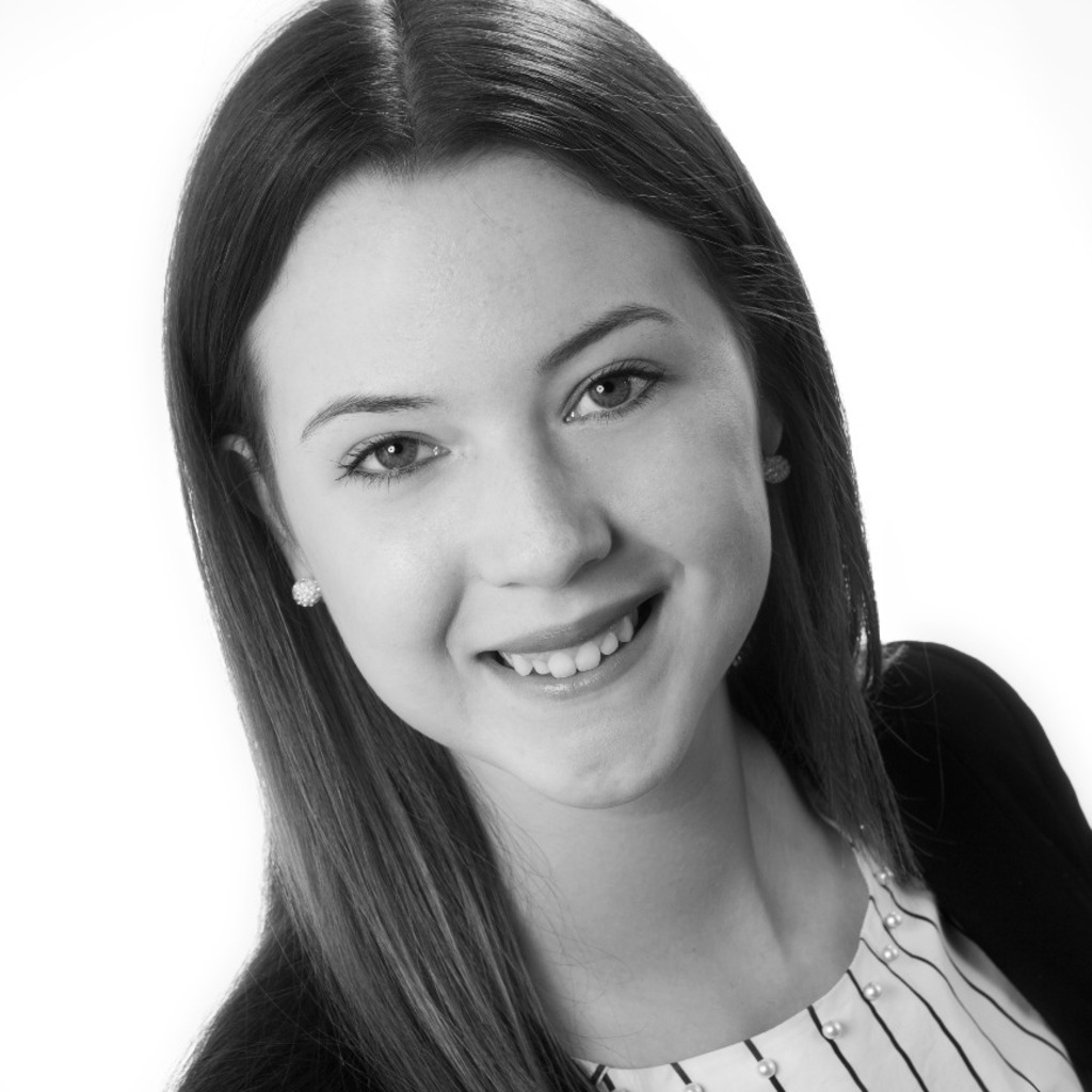 Sarah Brewer's Instagram, Twitter & Facebook on IDCrawl