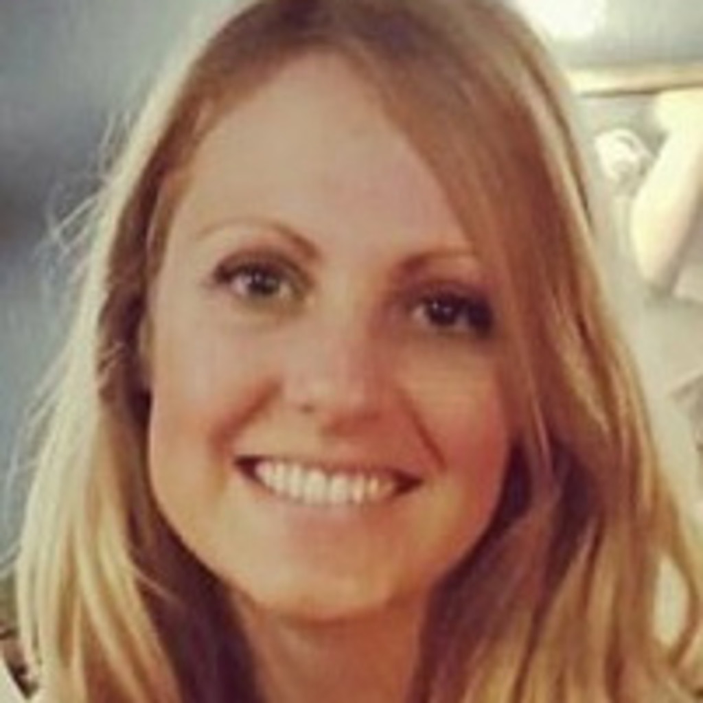 Hannah Saxby - Alumni Relations Manager - Zurich Institute of Business ...