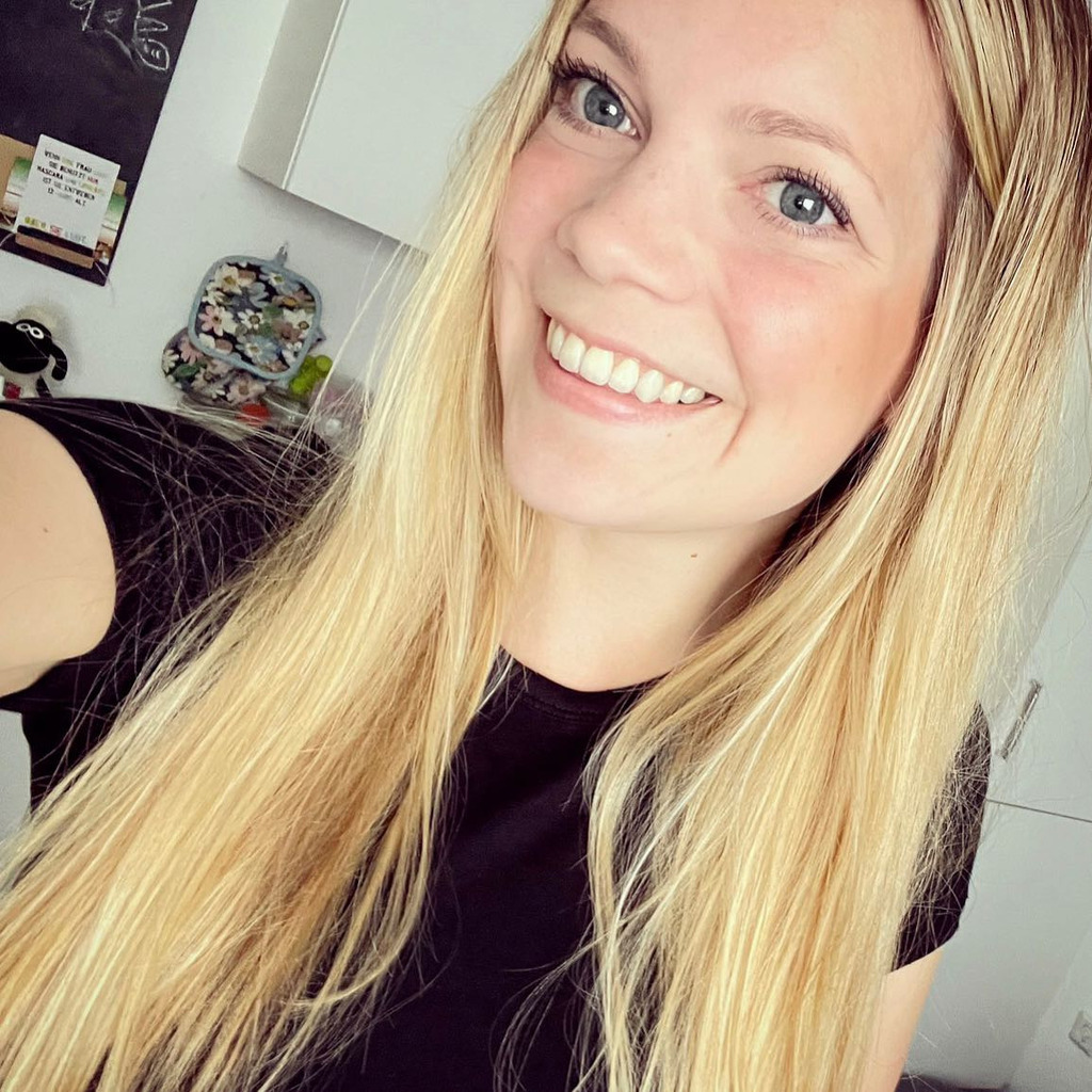 Lena Bosch - Multimediadesignerin - Mera Tiernahrung GmbH | XING