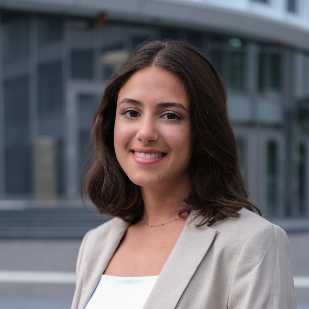 Zeina Debs - International Business Administration - Frankfurt ...