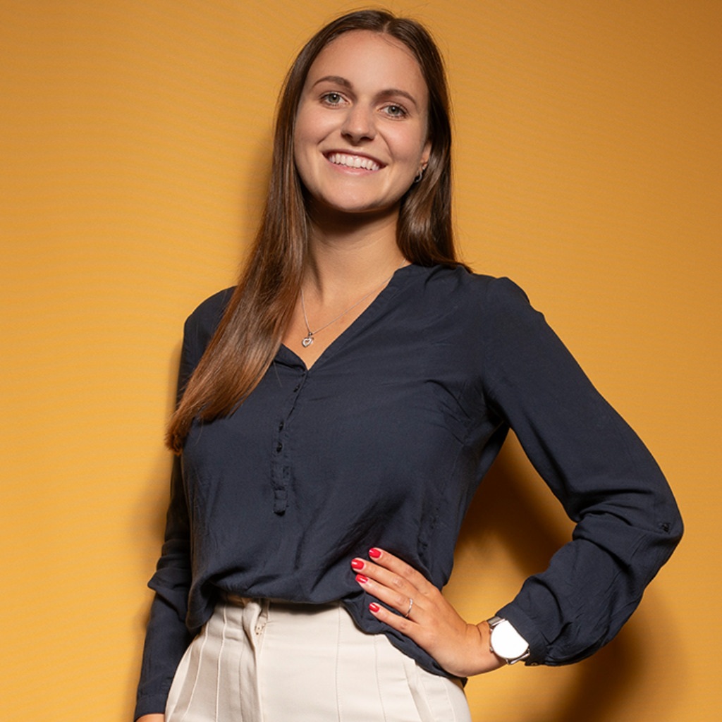 Felicitas Völker - Werkstudentin im Einkauf - Porsche Engineering | XING