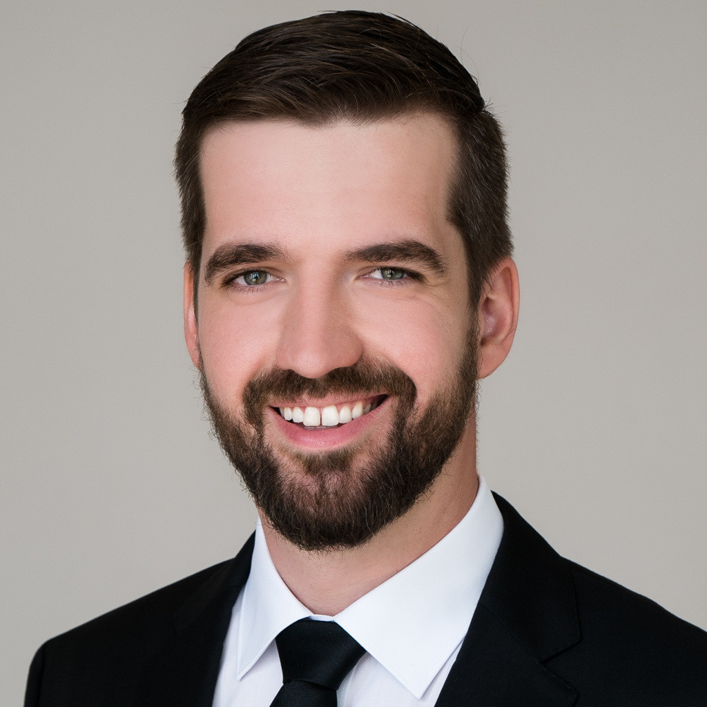 Steve Leon Medina - Product Owner & Head of Business Applications - BMW ...