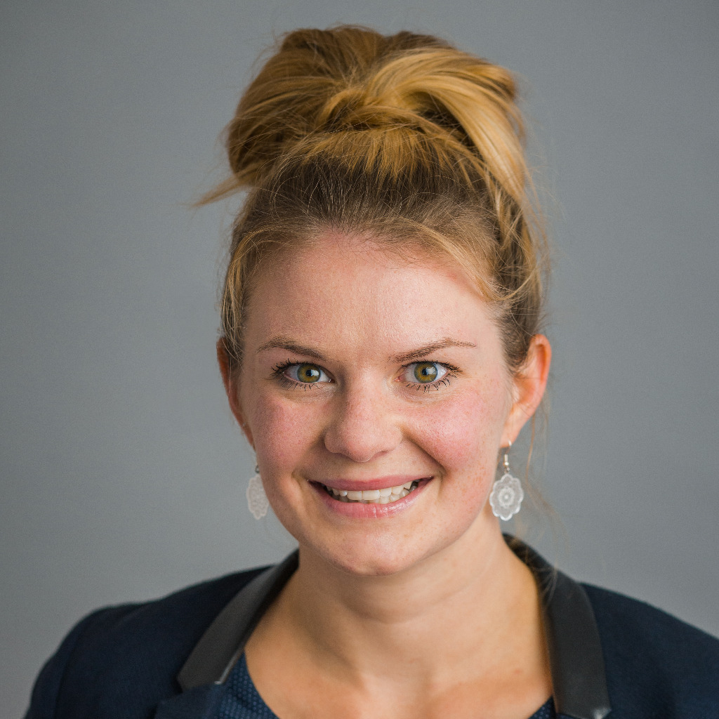 Lisa Heinze's Instagram, Twitter & Facebook on IDCrawl