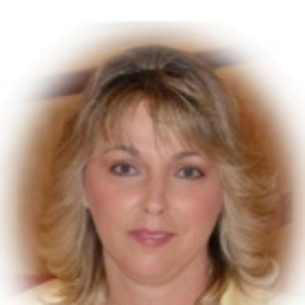 Julie Wilson - Co-Owner - RosesAndTeacups.com | XING