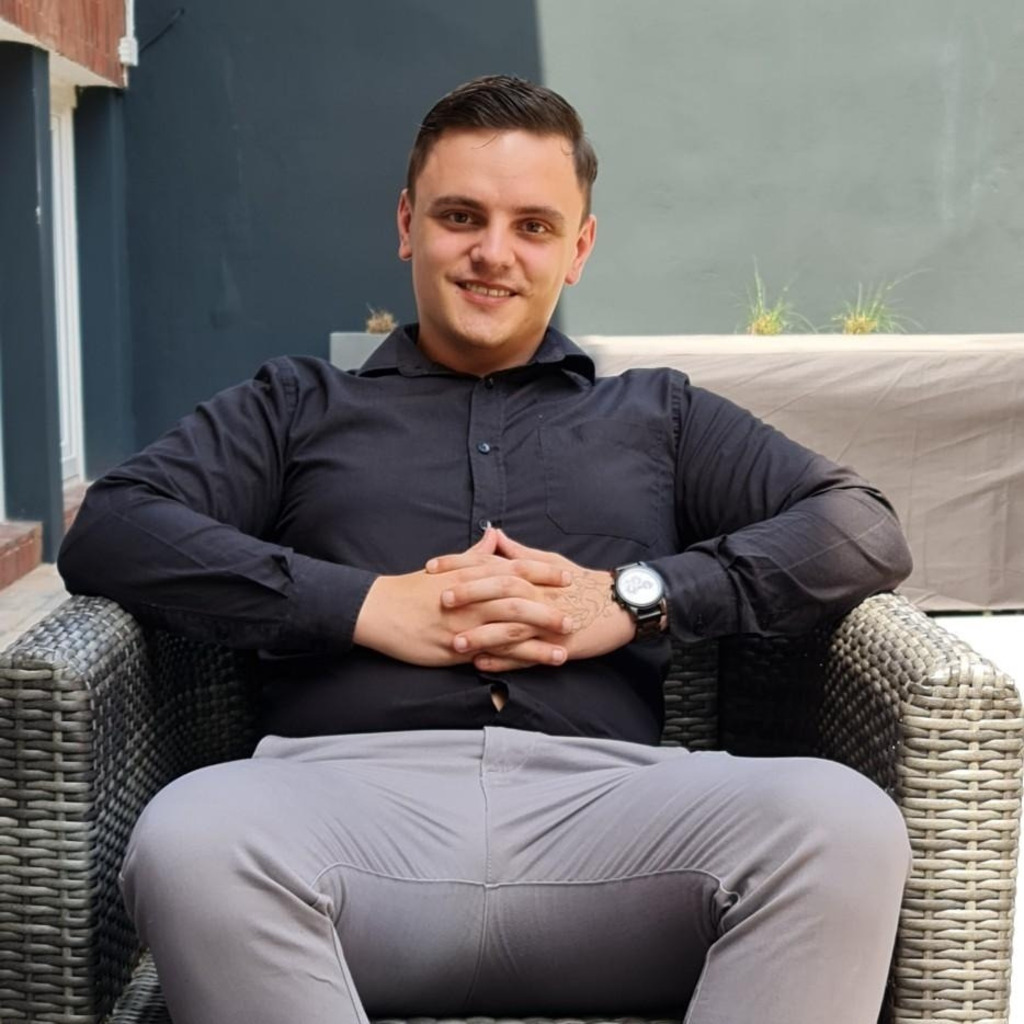 Tom Burkardt - Fahrzeugfotograf - Pix4me GmbH | XING