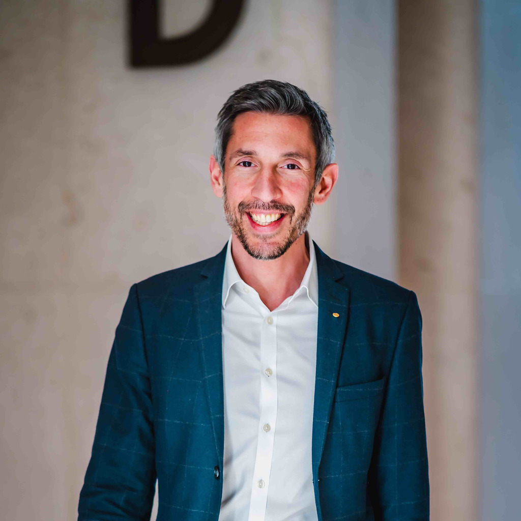 Eric Schmid - Direktor Marketing - Deutsche Vermögensberatung | XING