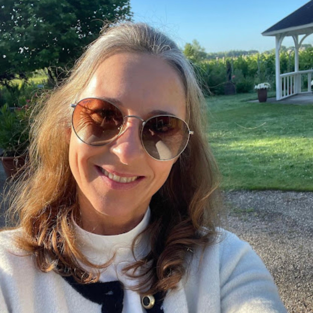 Rebecca Casey's Instagram, Twitter & Facebook on IDCrawl