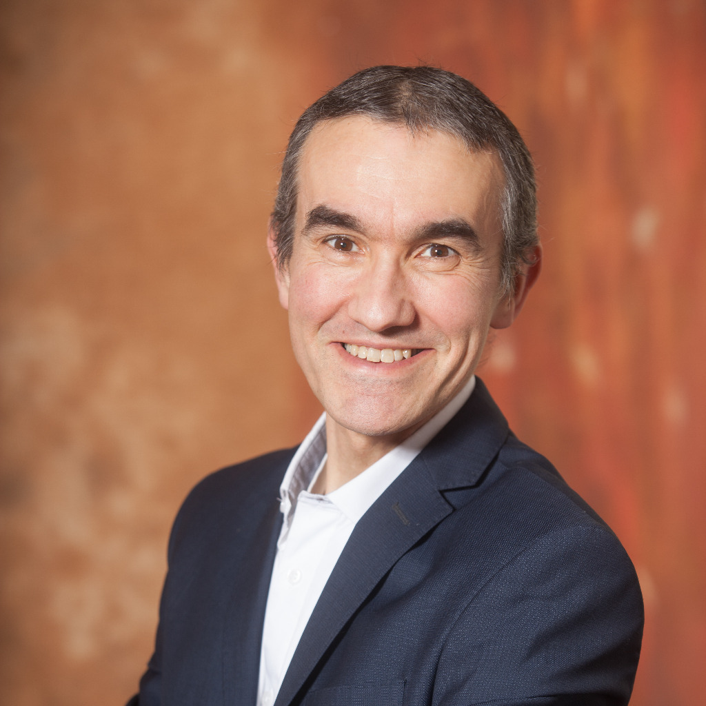 Prof. Dr. iur. Dipl.-Kfm. (FH) Manuel J. Heinemann MBA - Hochschullehrer und Professor - HöMS ...