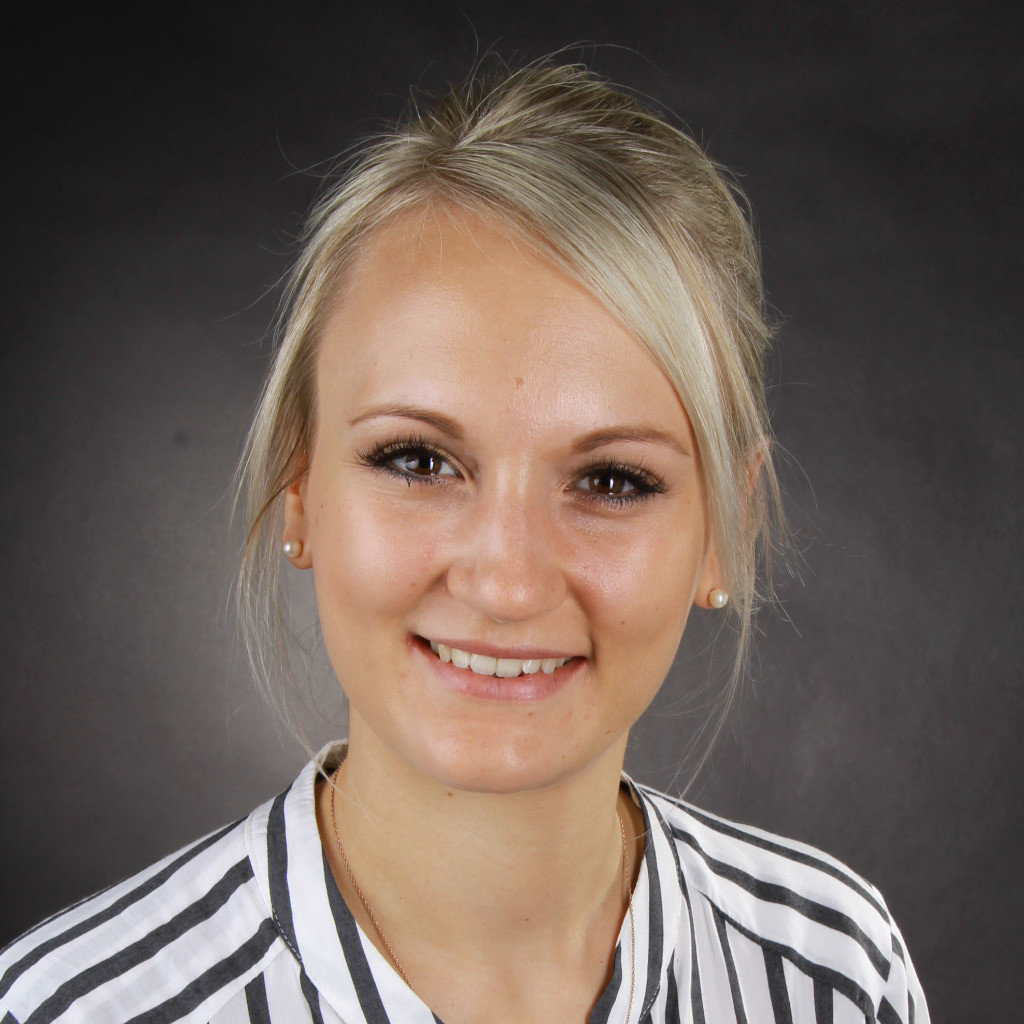 Laura Baisch - Social-Media-Marketing-Managerin - Thomas Hasselwander ...