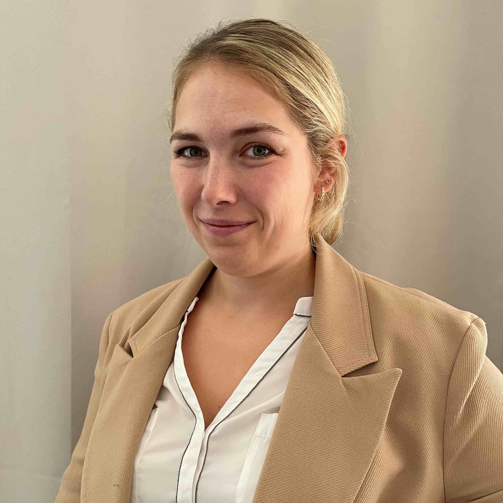 Svenja Weis - Stellvertretende Pflegedienstleitung Standort Lindlar ...