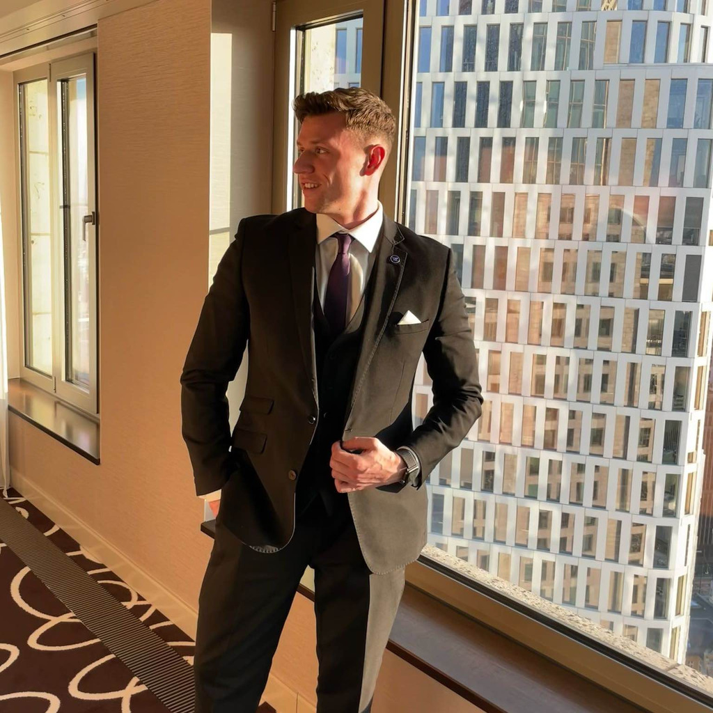 Markus Jahn - Hotelfachmann - Hotel Adlon Kempinski Berlin | XING