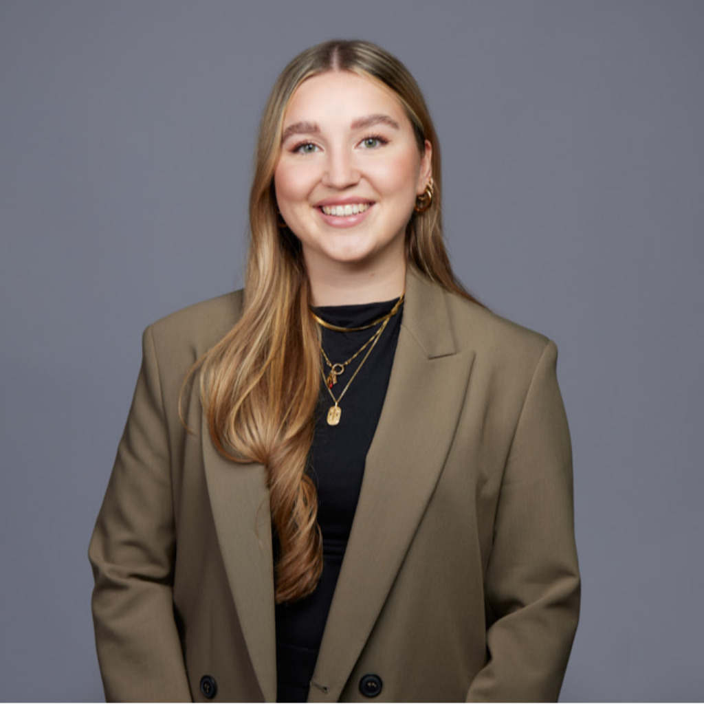 Emily Jolie Kieback - Recruiting Specialist Construction & Property ...