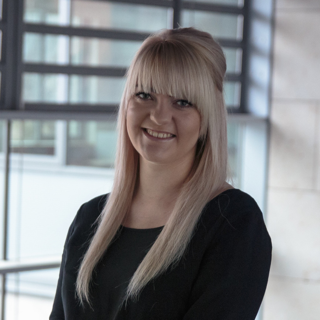 Julia Kummer - Team Lead Content Creation (Photo & UGC) - Löwenstark ...