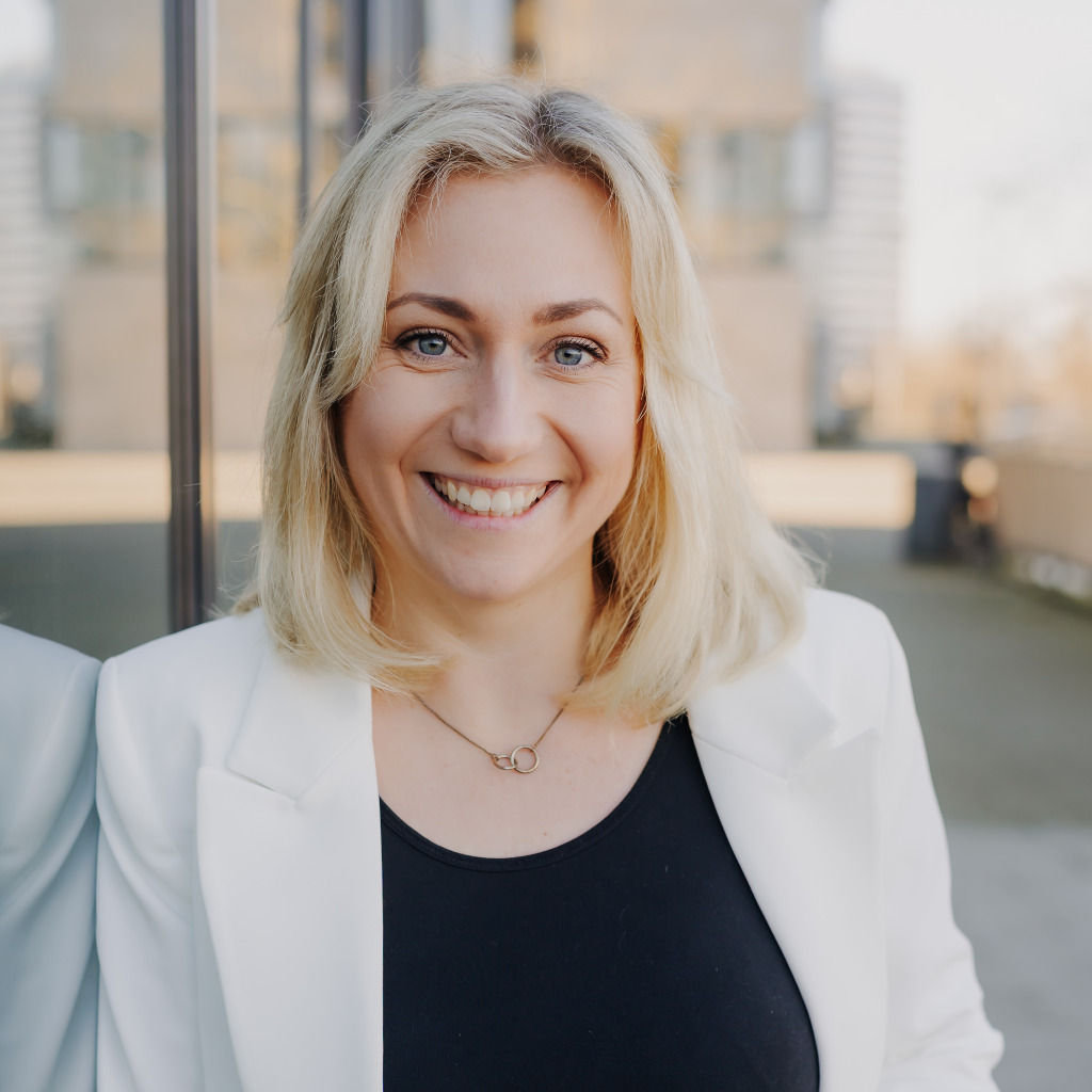 Lisa Radloff's Instagram, Twitter & Facebook on IDCrawl