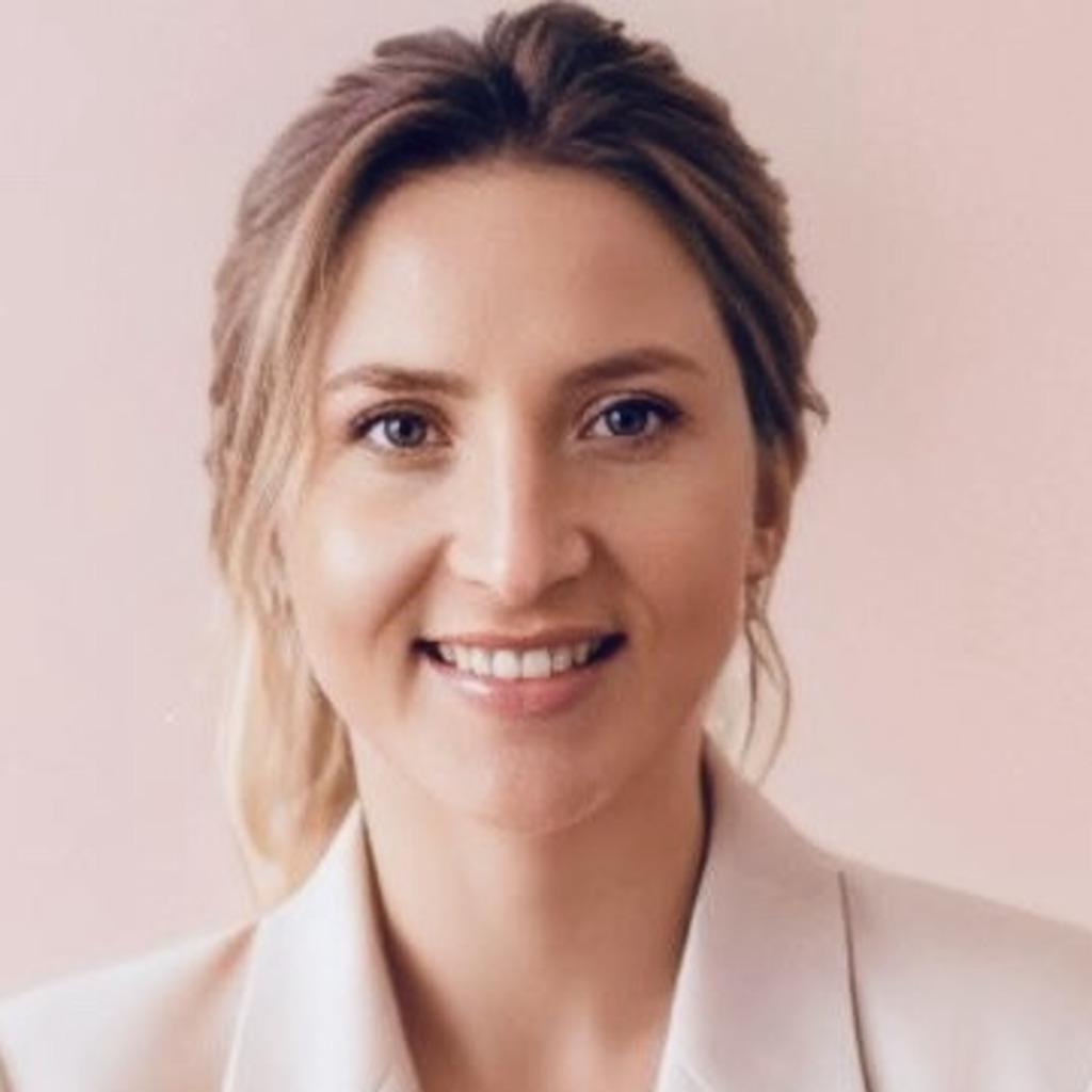 Alexa Alexandra - Betriebswirtschaft und Wirtschaftspsychologie - FOM ...