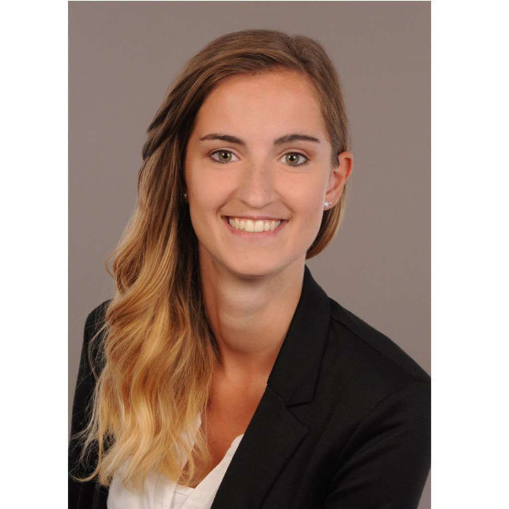 Eva Knies - Stellvertretende Personalleiterin - Oberstdorf Resort ...