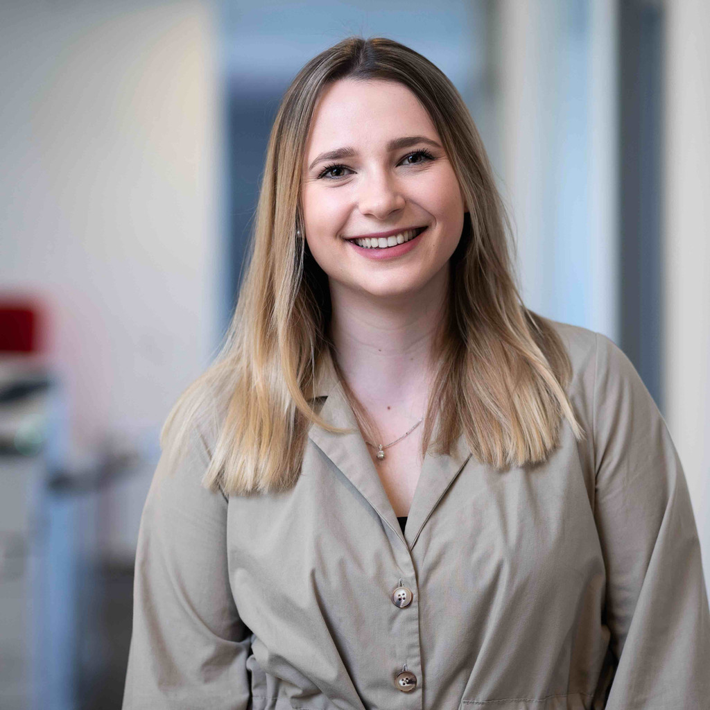 Roberta Hampe - Projektmanagerin - Magmapool Sales & Marketing Services ...