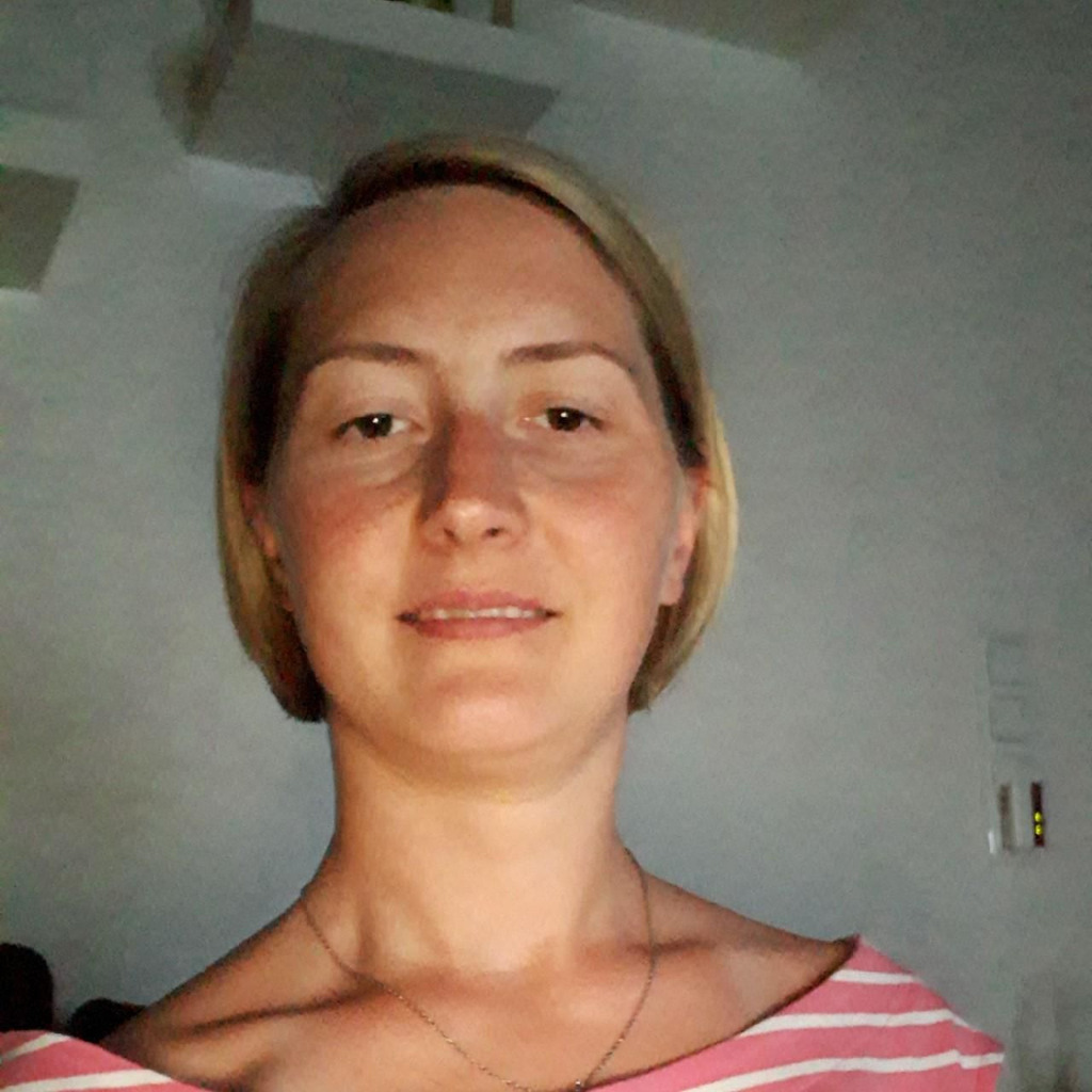 Anna Hofmann's Instagram, Twitter & Facebook on IDCrawl