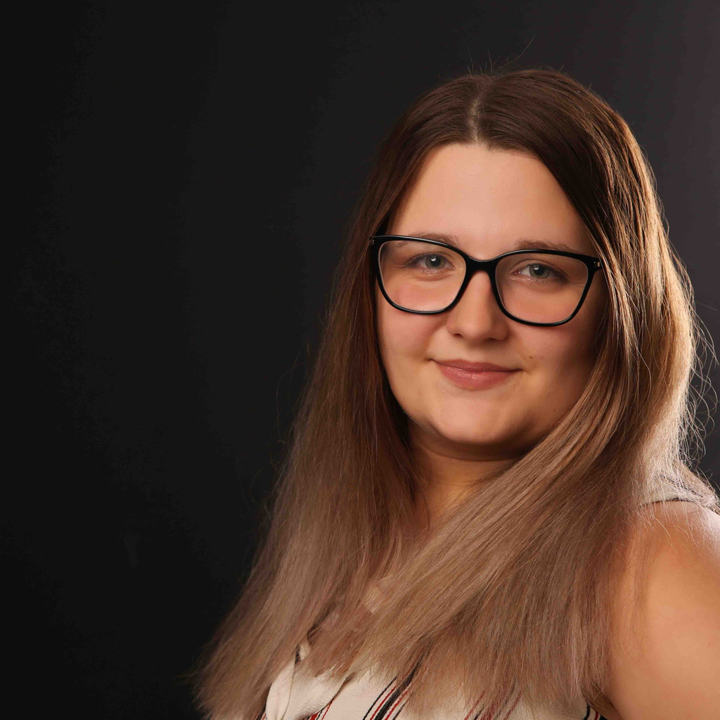 Julia Holl - Analyst - flatexDEGIRO Bank AG | XING