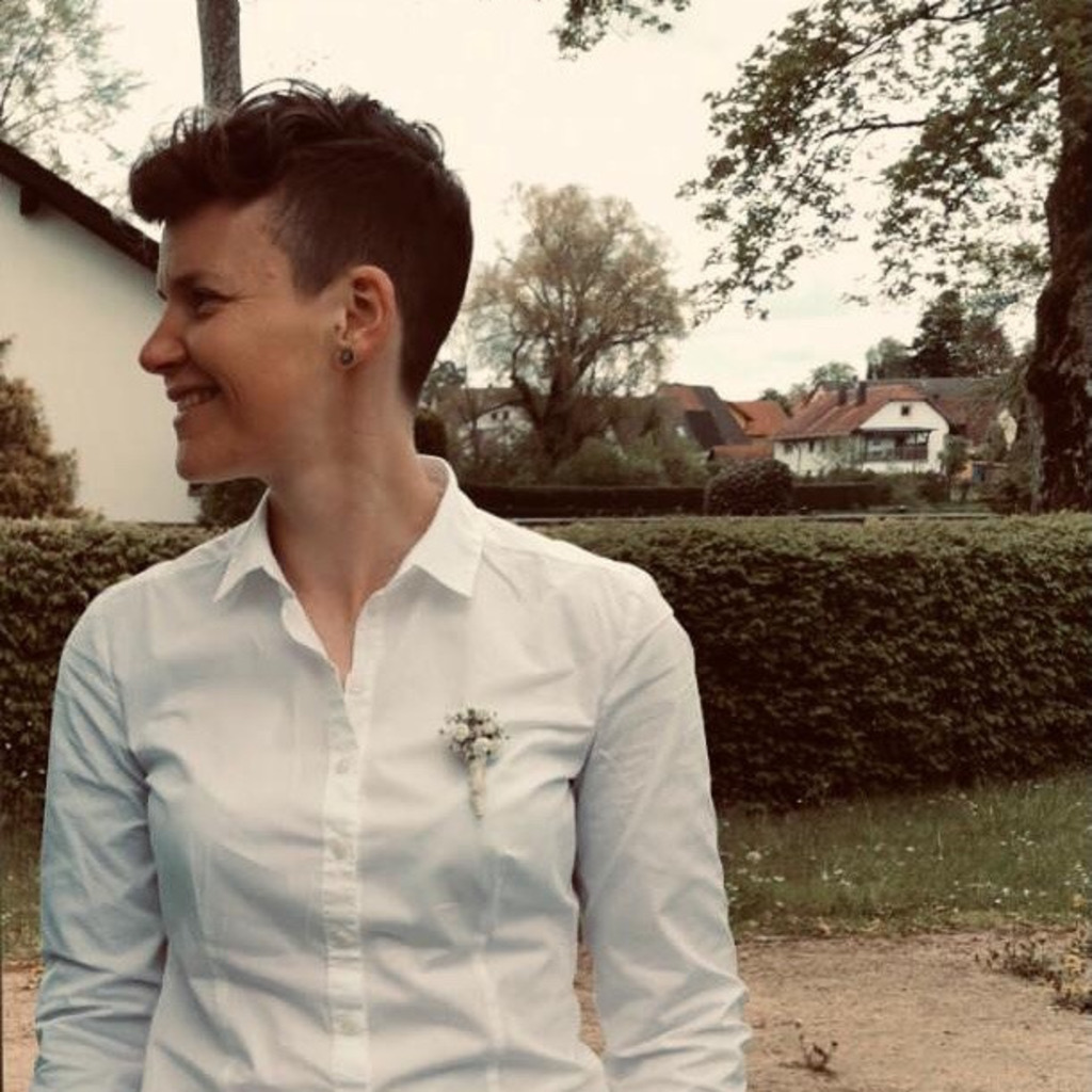 Nadine Jozsa - Teamleiter Customer Service Overseas - Carl Schlenk AG ...