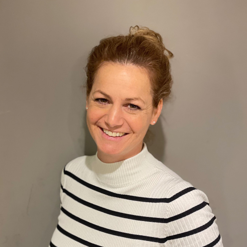 Stefanie Gertz - Visual Merchandiserin - Esprit | XING