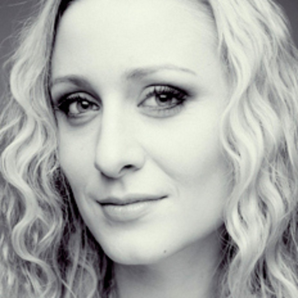 Melanie Floßmann - Content und Social Media Marketing Manager - Roeckl ...