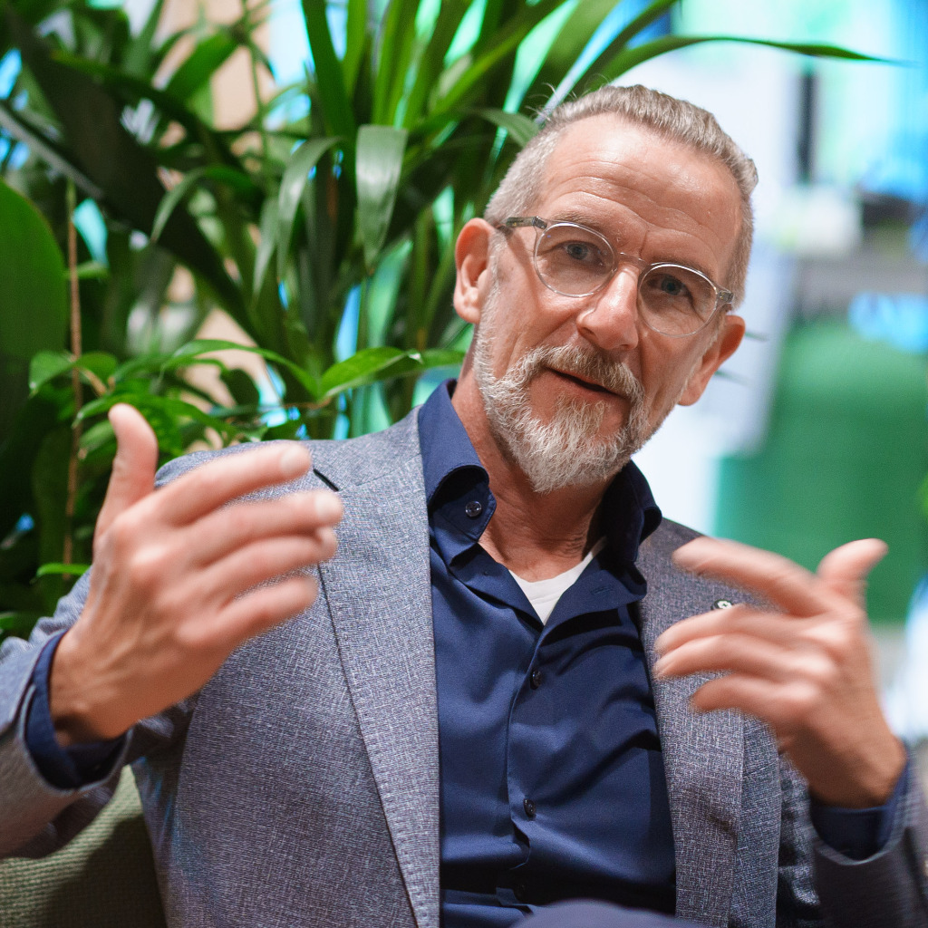 Mark Lauzon's Instagram, Twitter & Facebook on IDCrawl