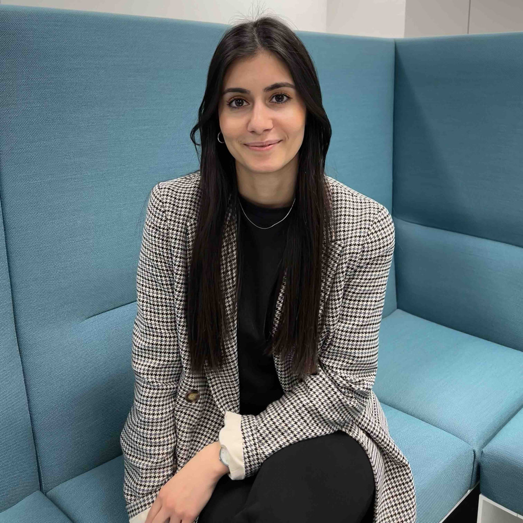 Pelin Polat - Werkstudentin Eventmanagement/Talentteam - EY (Ernst ...