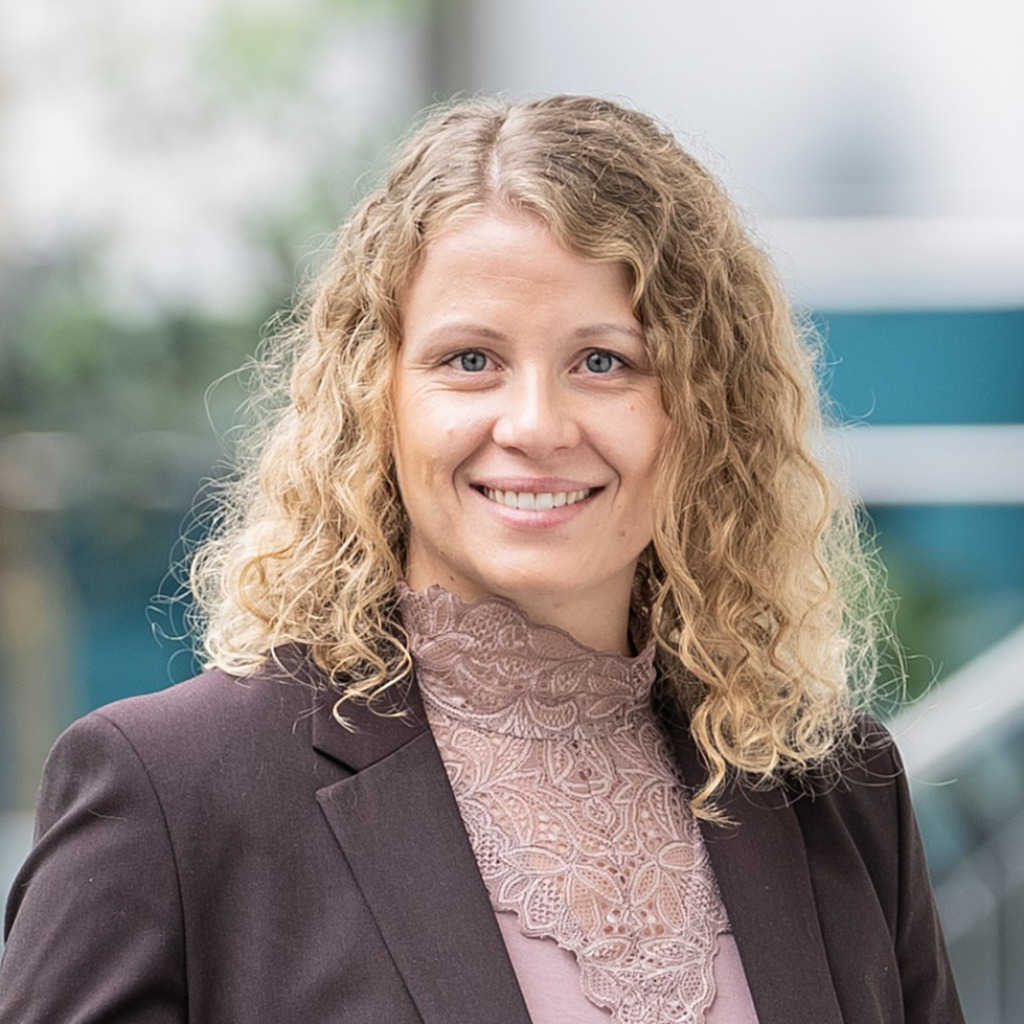 Stefanie Redl - Specialist Recruiting & Employer Branding - Magna ...