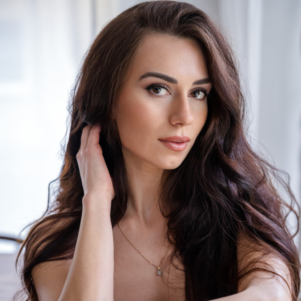 Kristyna Mynarova - Parfum Consultant & Reviewer | Social Media ...