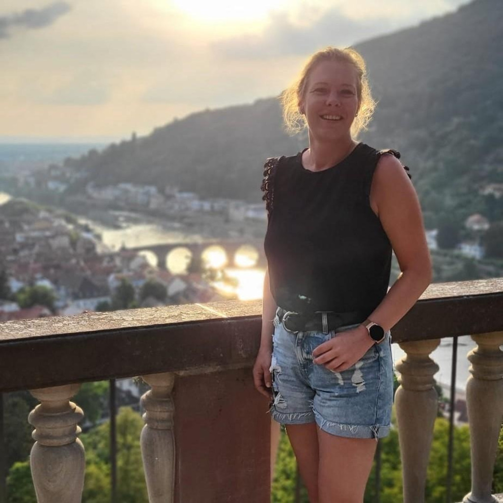 Judith Gerards - Fachkrankenpflegerin Intensivpflege und Anästhesie ...