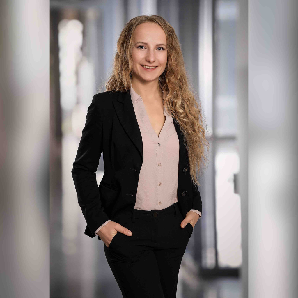 Vanessa Wurzer - Finanzberaterin - R+V Versicherung | XING