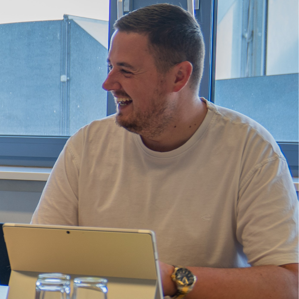 Simon Bicking - Chief Operating Officer - TST IT Management GmbH | XING