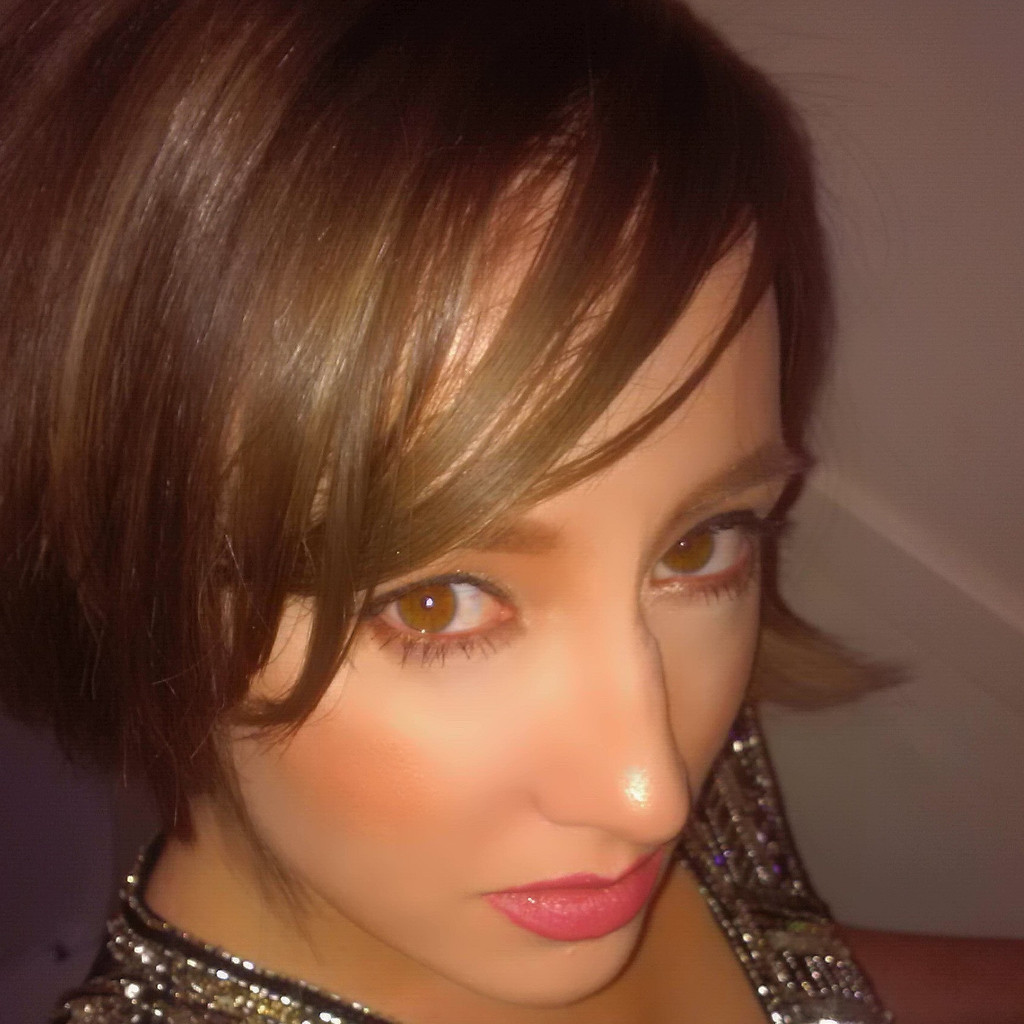 Caroline Nicholson's Instagram, Twitter & Facebook on IDCrawl